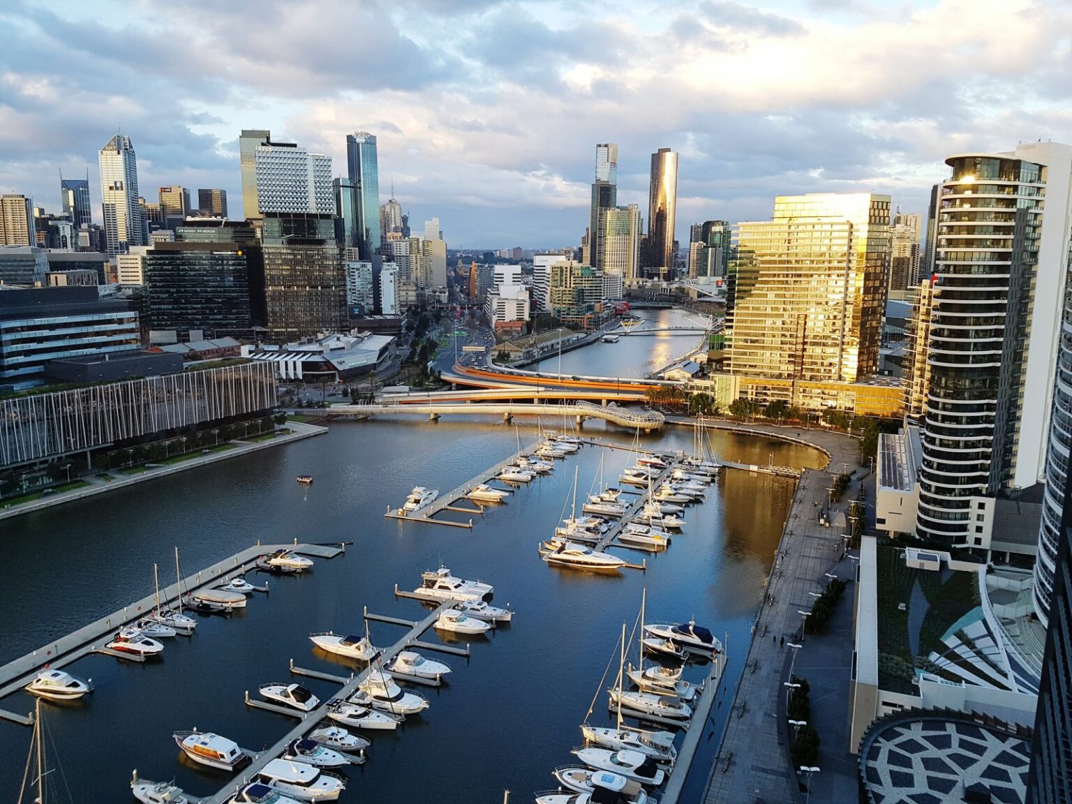 2 Bedroom Apartments Near Melbourne's Top Attractions: The Docklands ...